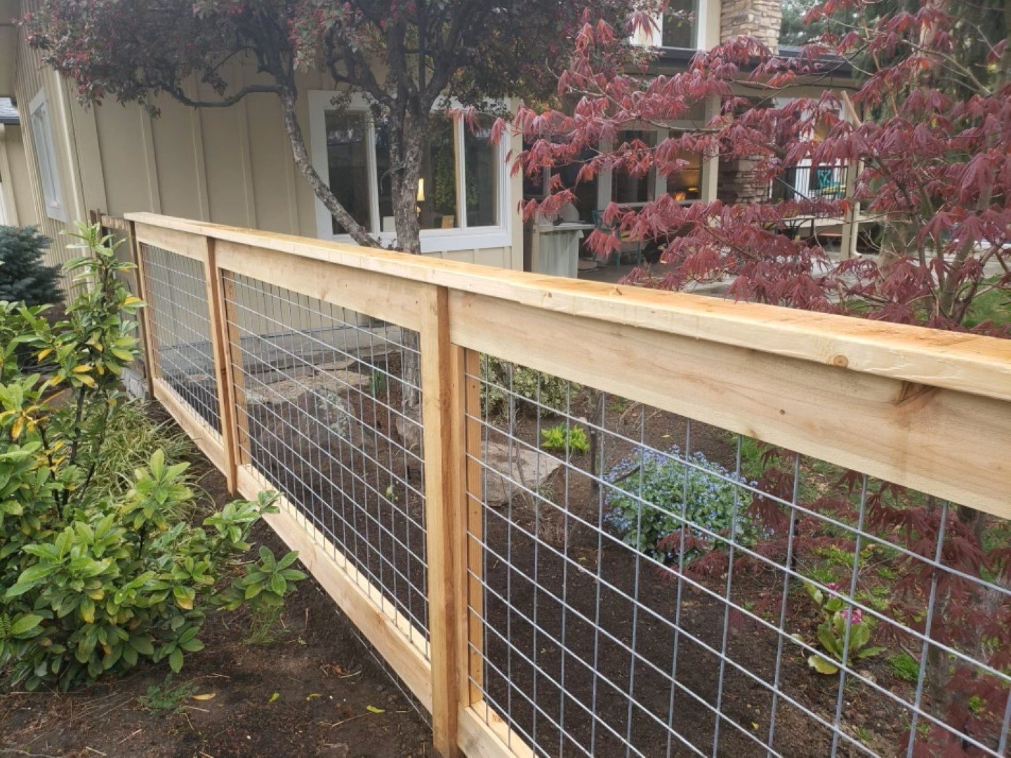 Metal Grid / Hogwire Fences - Gibson Fence and Deck